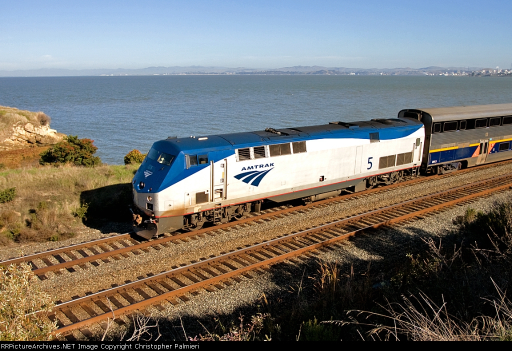 AMTK 5 Leads Train No. 533